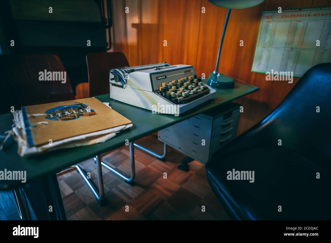Vintage typing machine Stock Photo - Alamy