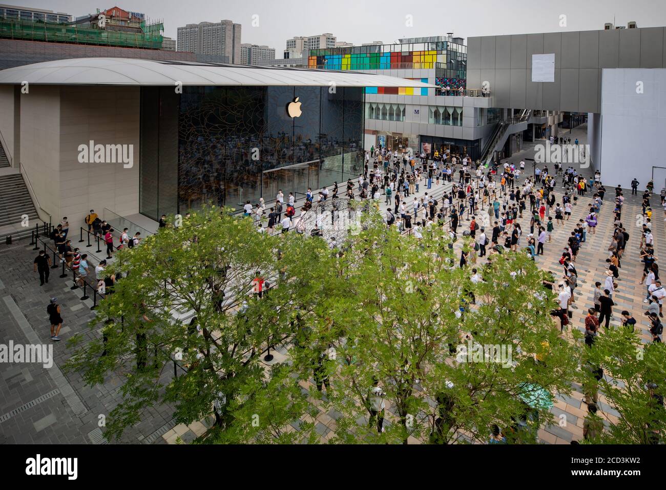 People line up to get inside the newly-opened Apple Store at Sanlitun ...