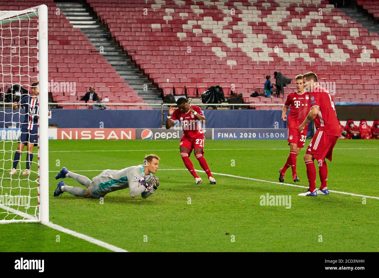 Parade of goalwart Manuel NEUER (M) versus Kylian MBAPPE (PSG) (not in ...