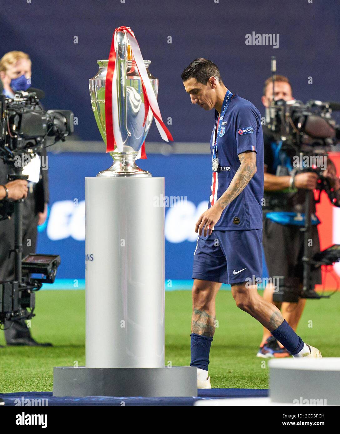 Di maria psg trophy hi-res stock photography and images - Alamy