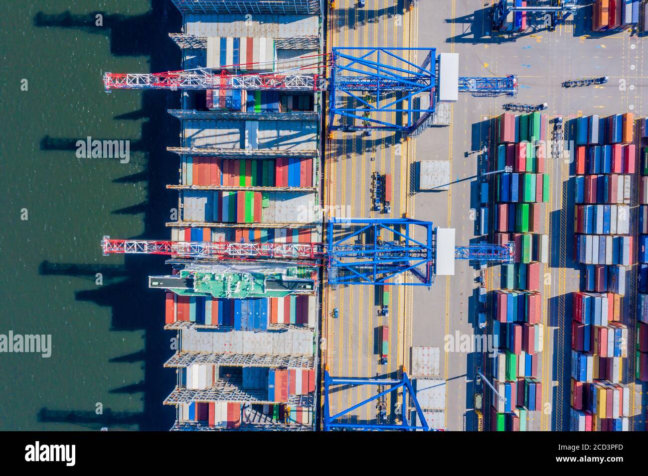 Container Truck Side View High Resolution Stock Photography and Images ...