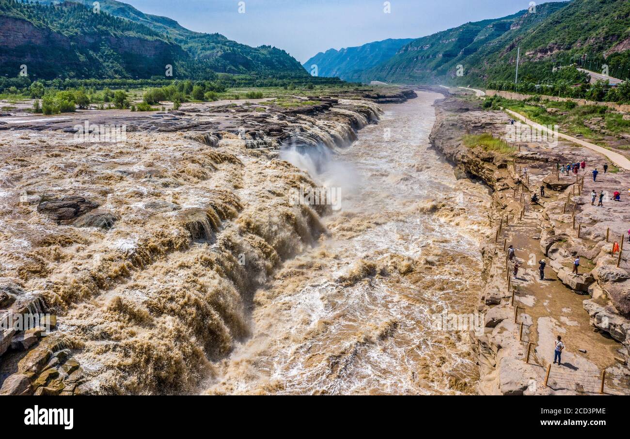 People observe the running water of the Hukou Waterfall in Ji County ...