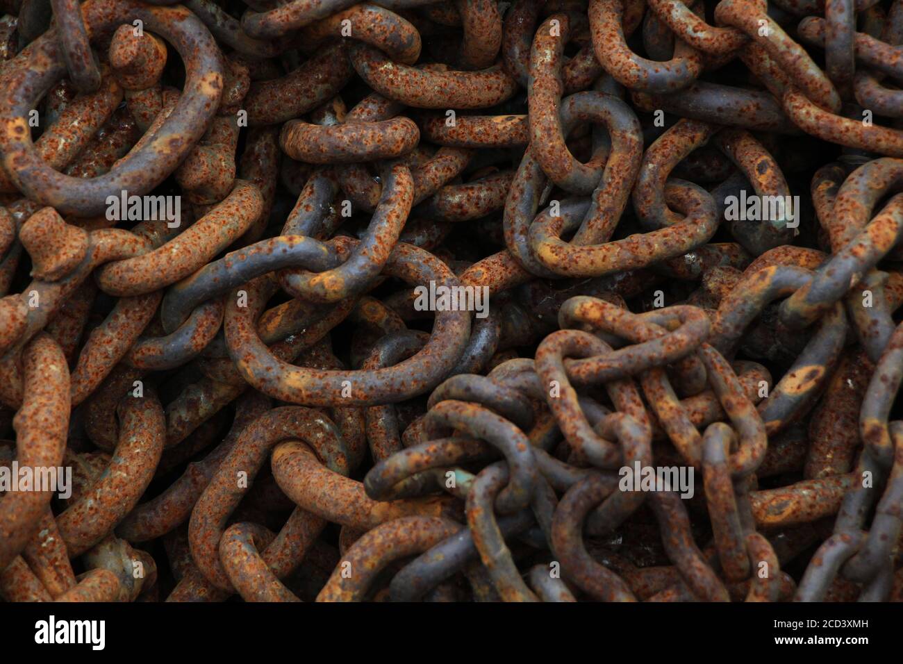 Old rustic chains hi-res stock photography and images - Alamy