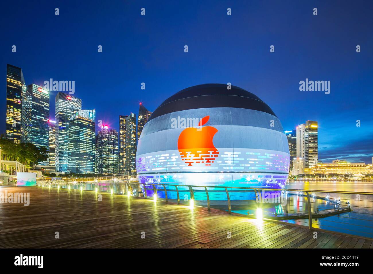 Evening view of Apple first floating store at Marina Bay Sands ...