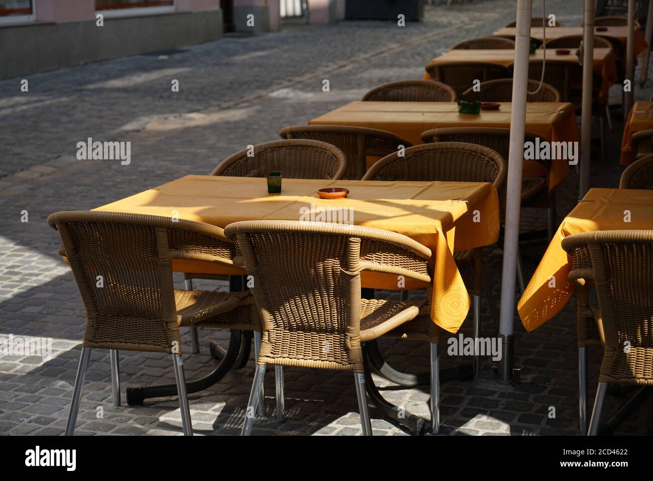 Outdoor cafe with straw chairs around the tables Stock Photo - Alamy