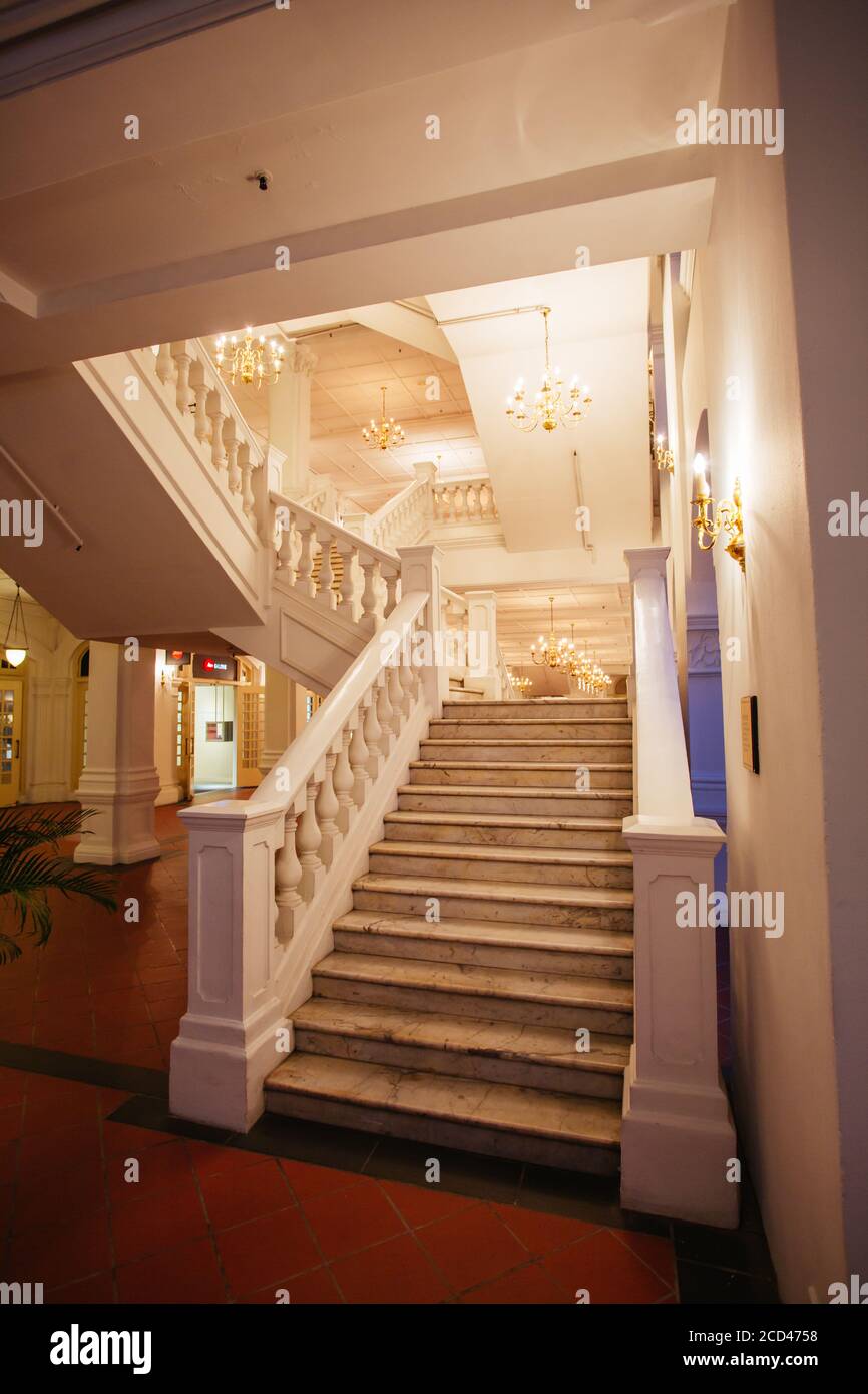 Iconic Raffles Hotel in Singapore Stock Photo - Alamy