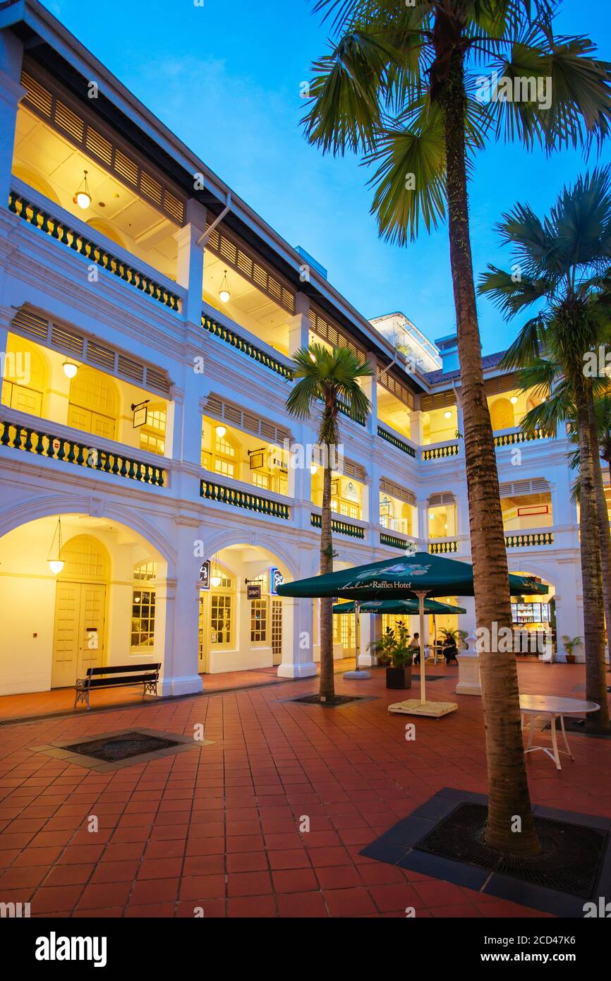 Iconic Raffles Hotel in Singapore Stock Photo - Alamy