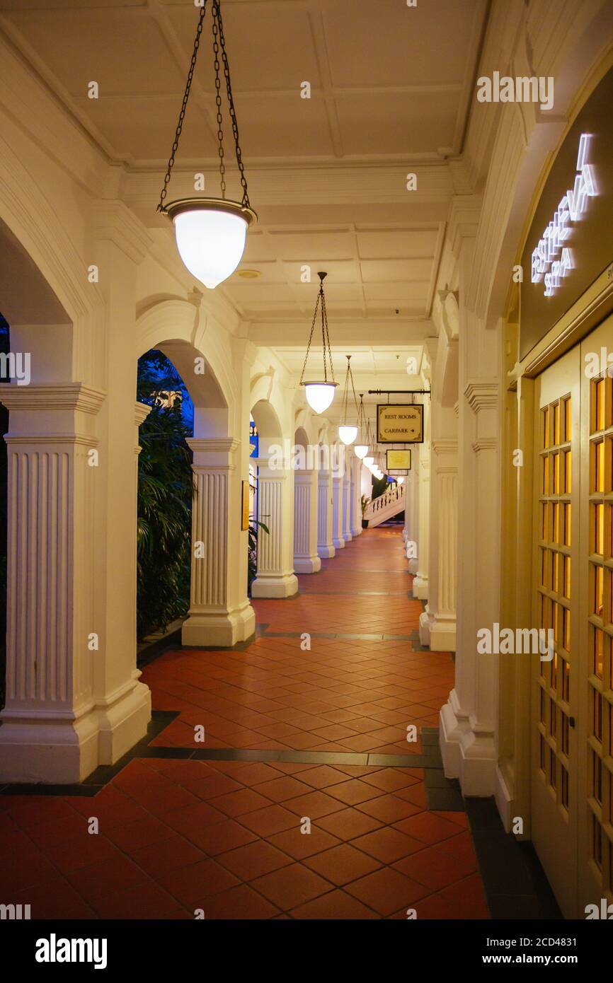 Iconic Raffles Hotel in Singapore Stock Photo - Alamy
