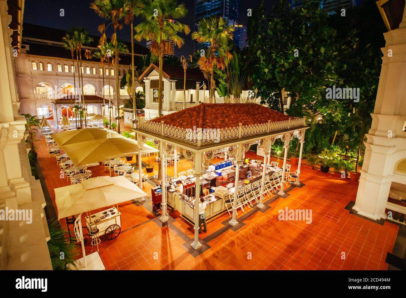 Iconic Raffles Hotel in Singapore Stock Photo - Alamy