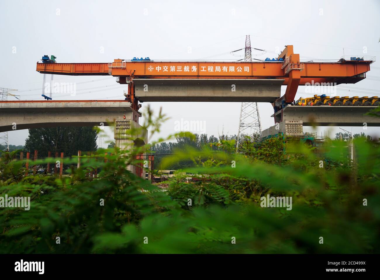 Beijing, China. 26th Aug, 2020. The last box girder of Wenyu River ...