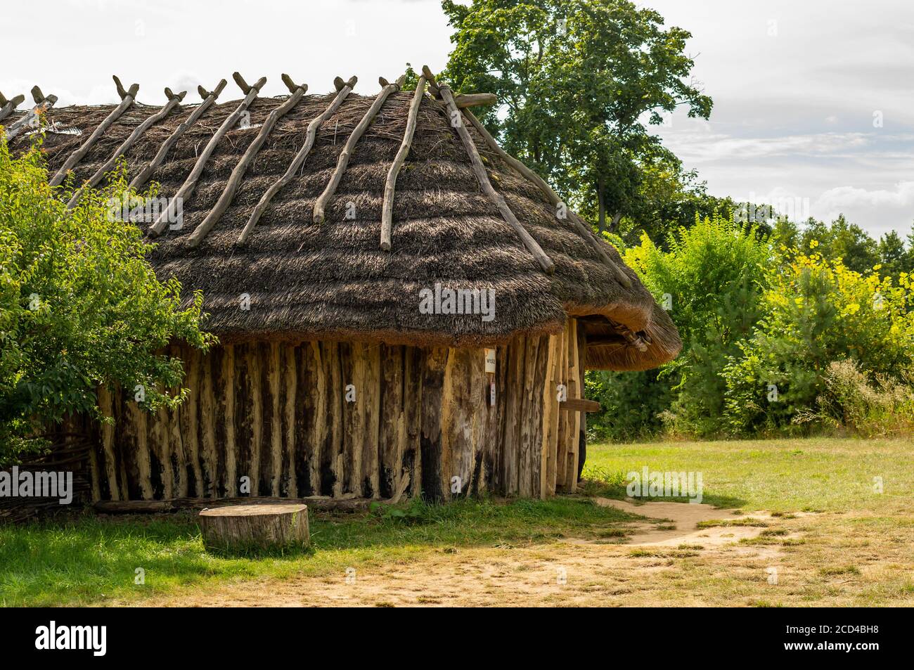 BISKUPIN, POLAND - Aug 20, 2020: Old medieval house at the outdoor ...