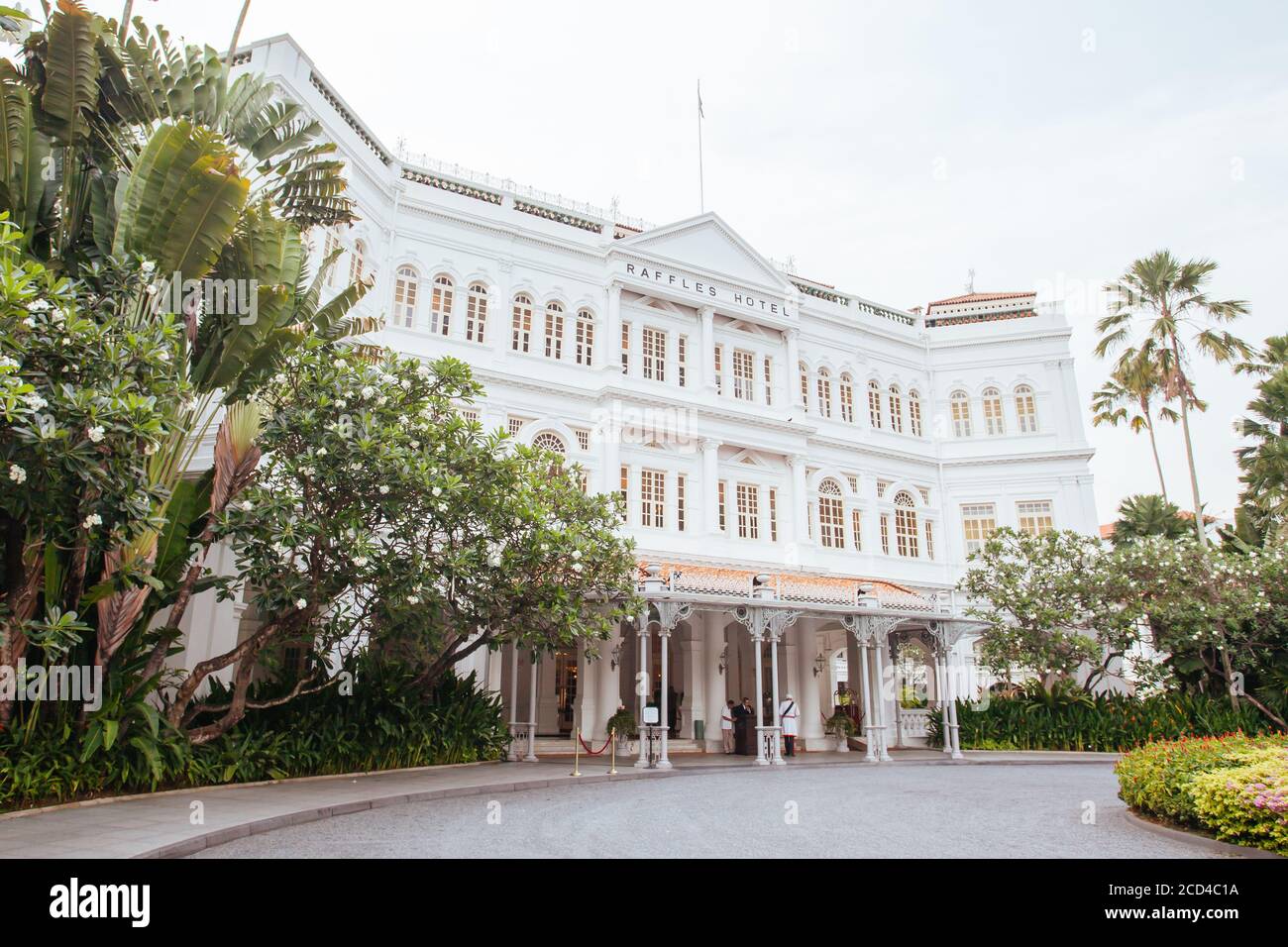Iconic Raffles Hotel in Singapore Stock Photo - Alamy