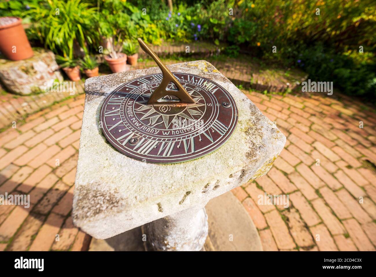 Sun dial hi-res stock photography and images - Alamy