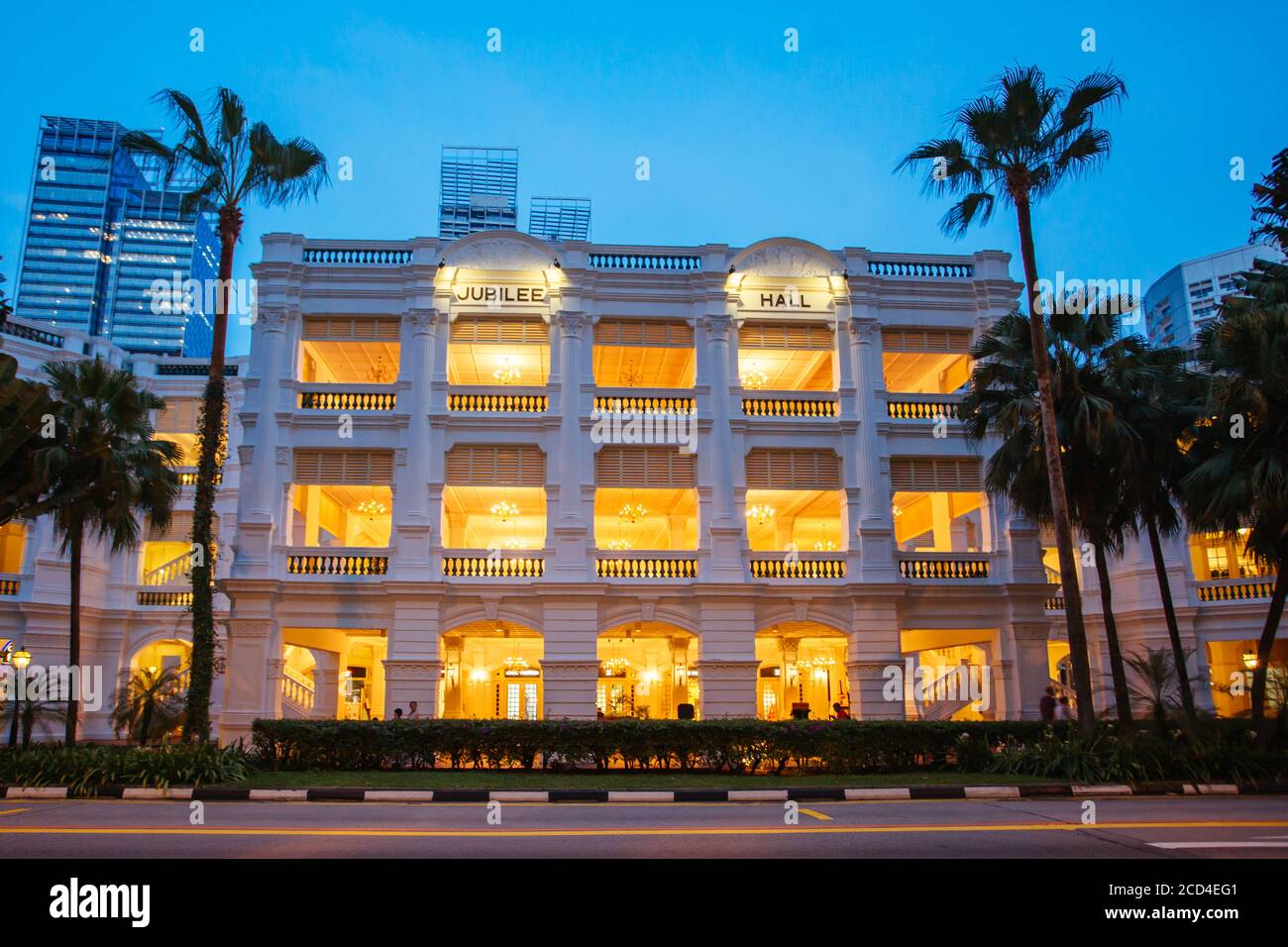 Iconic Raffles Hotel in Singapore Stock Photo - Alamy