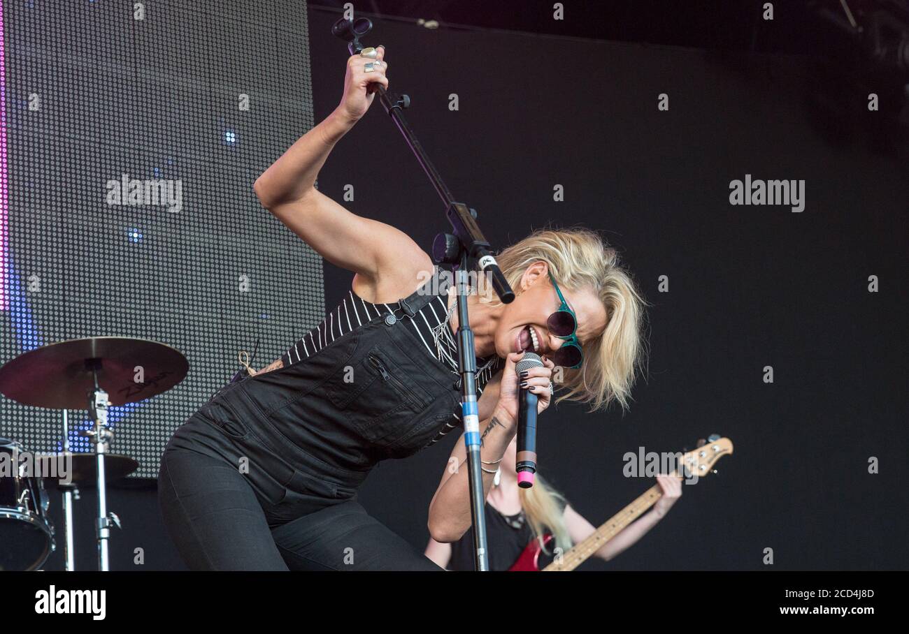 Girls aloud stage hi-res stock photography and images - Alamy