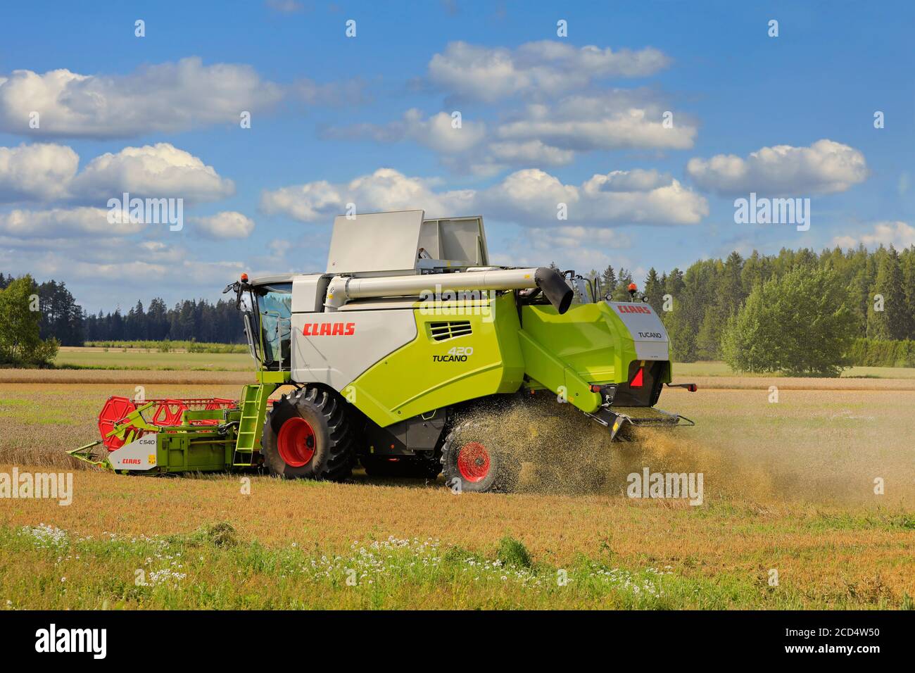 Modern harvesting machine wheat hi-res stock photography and images - Alamy