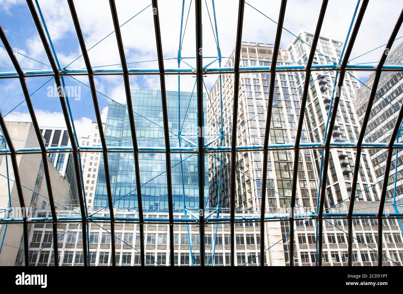 Parallel cityscape hi-res stock photography and images - Alamy