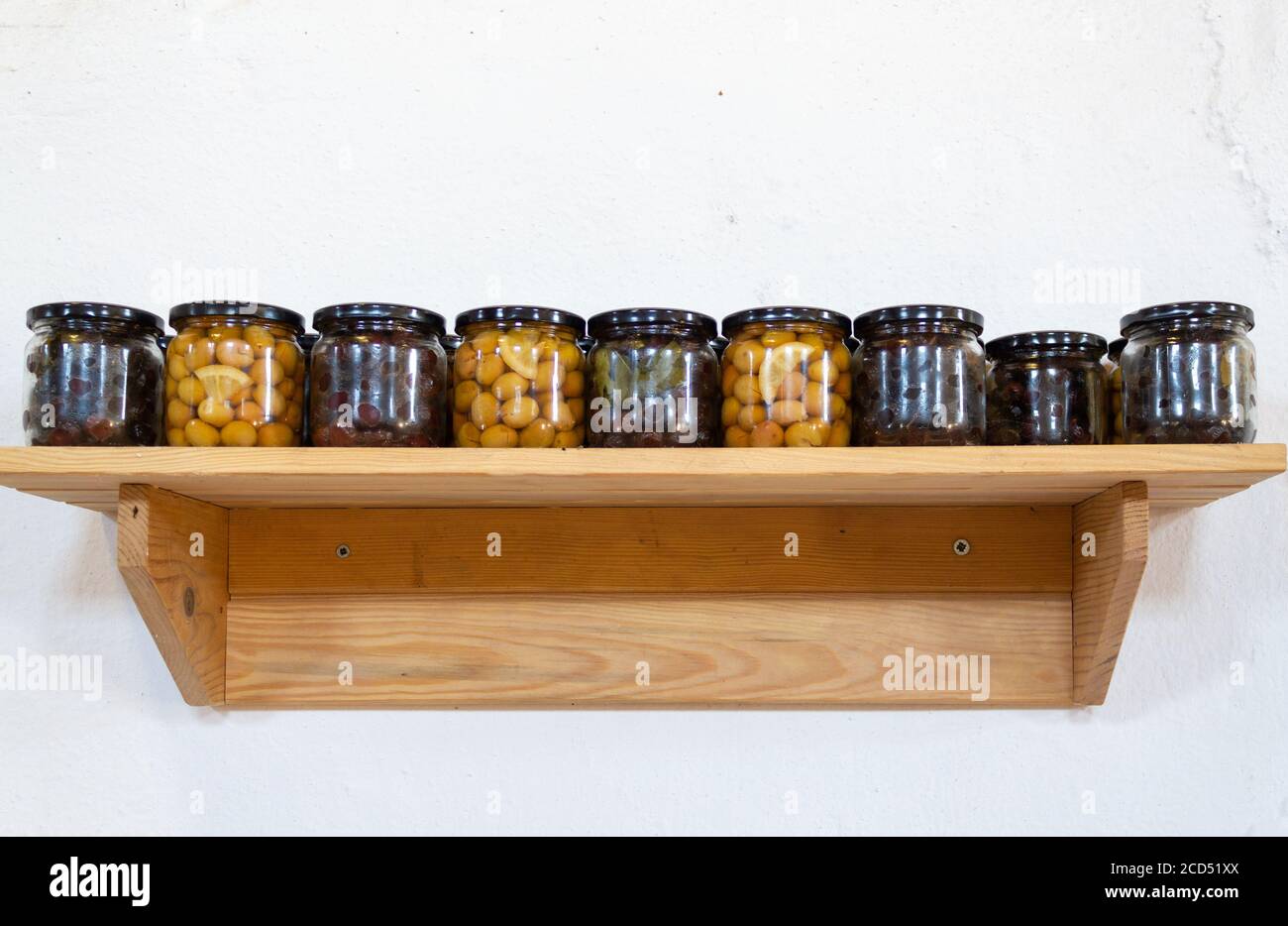 Supermarket shelf olive oil hi-res stock photography and images - Alamy