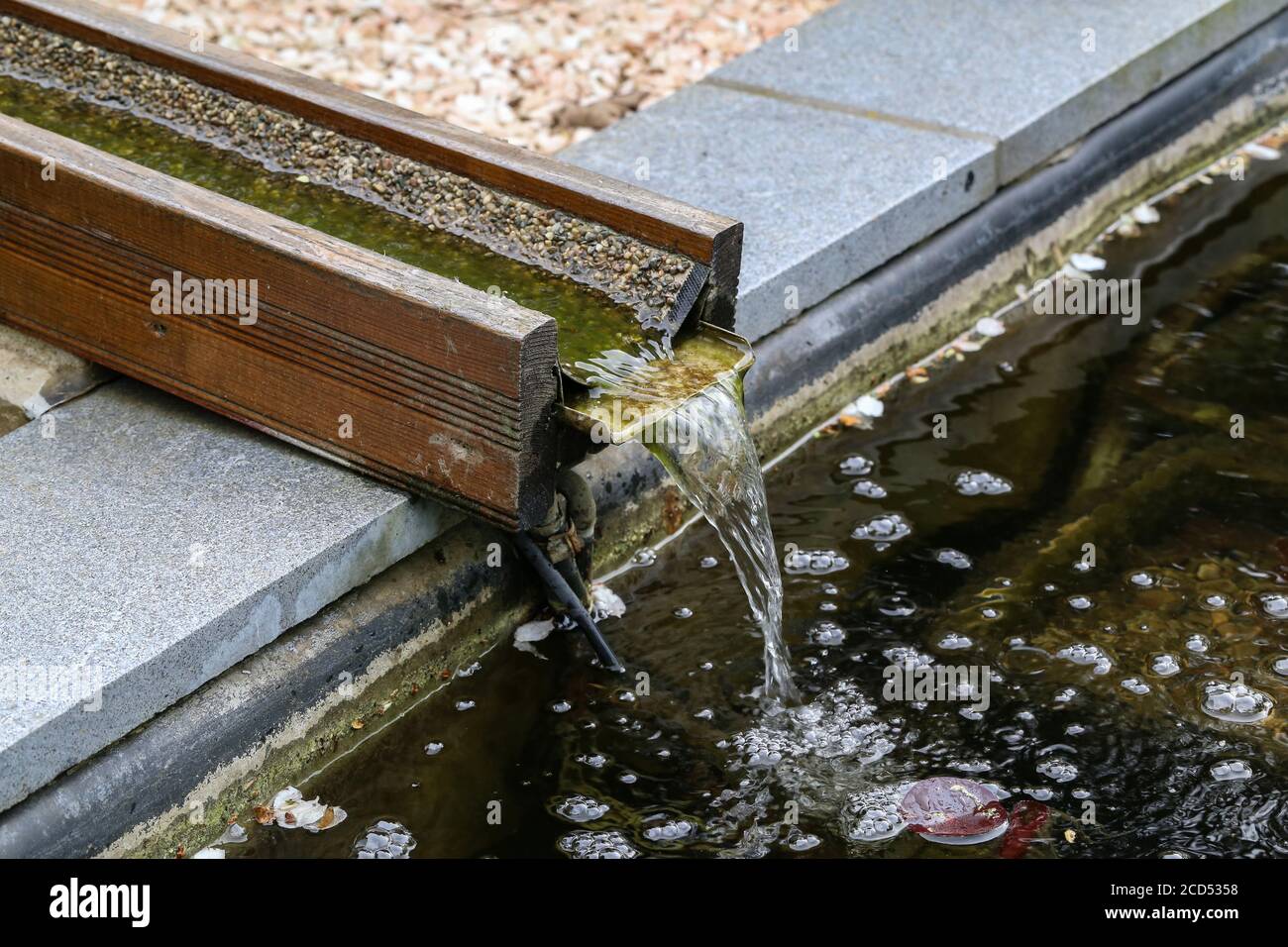 Chute drop hi-res stock photography and images - Alamy