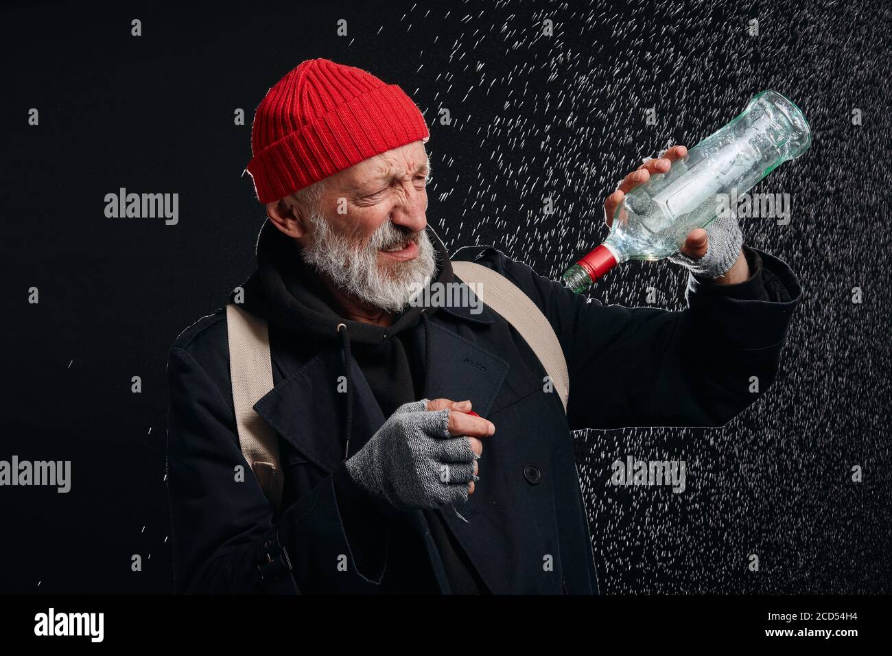 Homeless man in the rain hi-res stock photography and images - Alamy