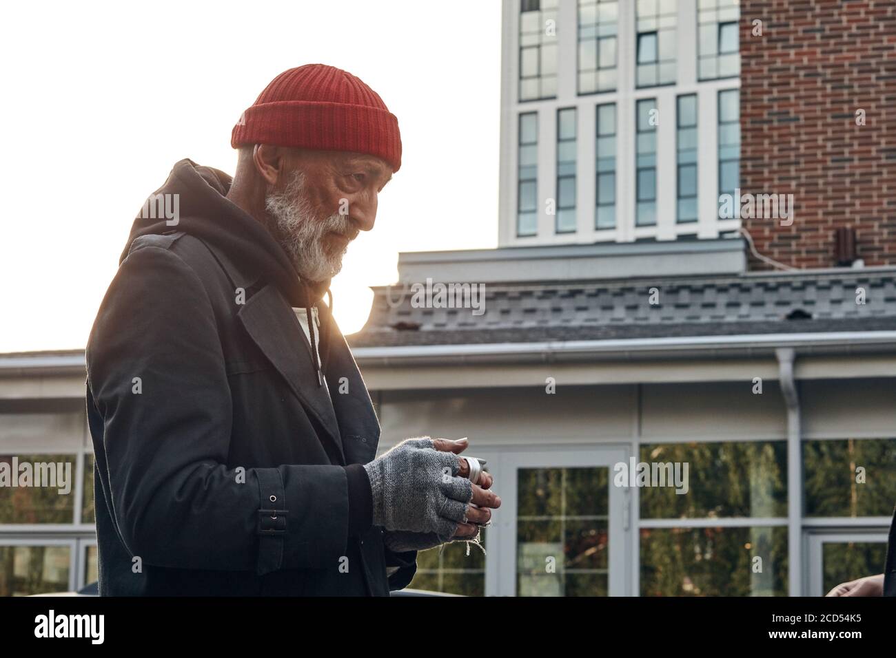 Homeless old man on streets hi-res stock photography and images - Alamy