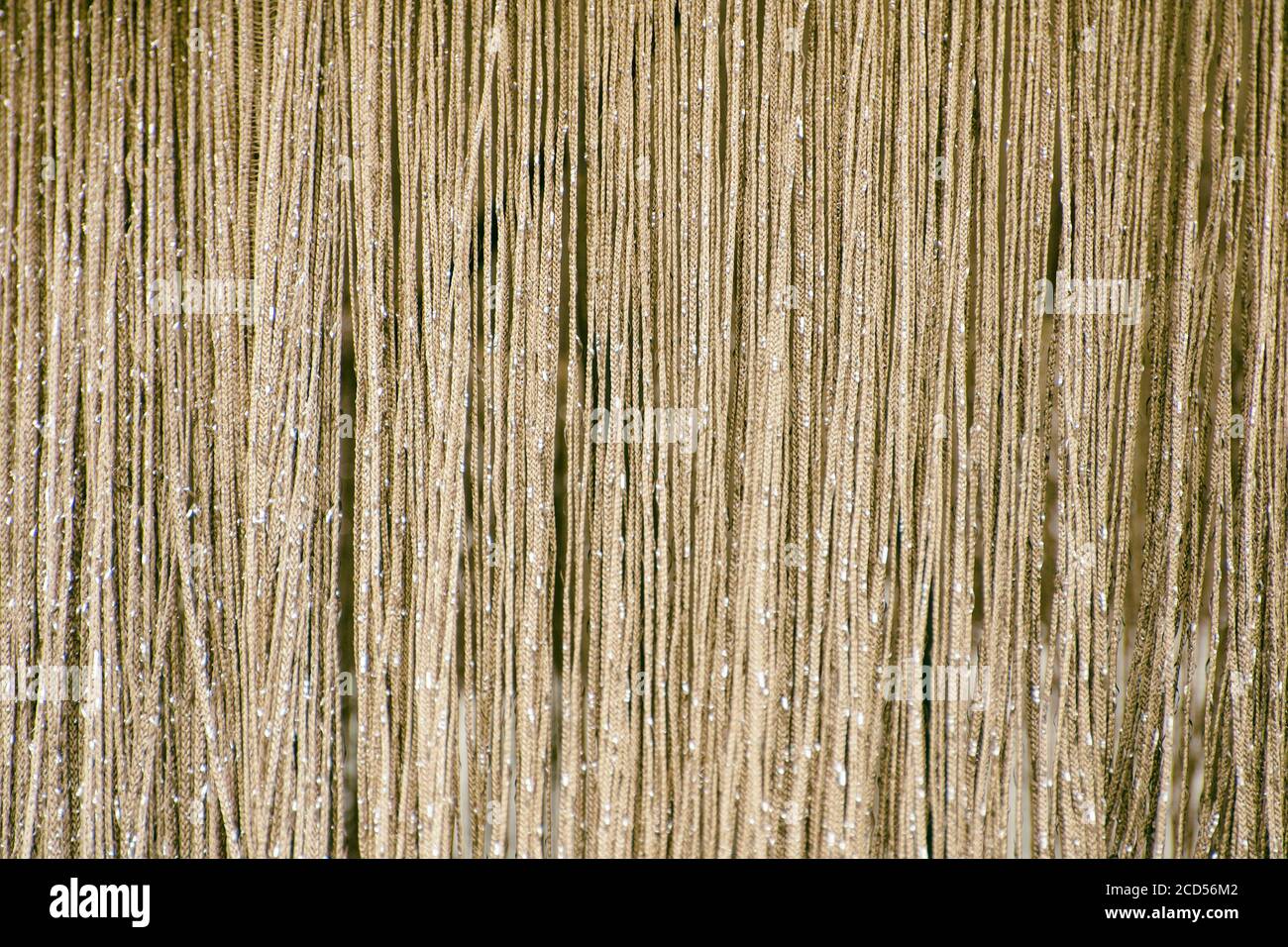 Curtain of shiny metallic gold chains. Texture Stock Photo - Alamy