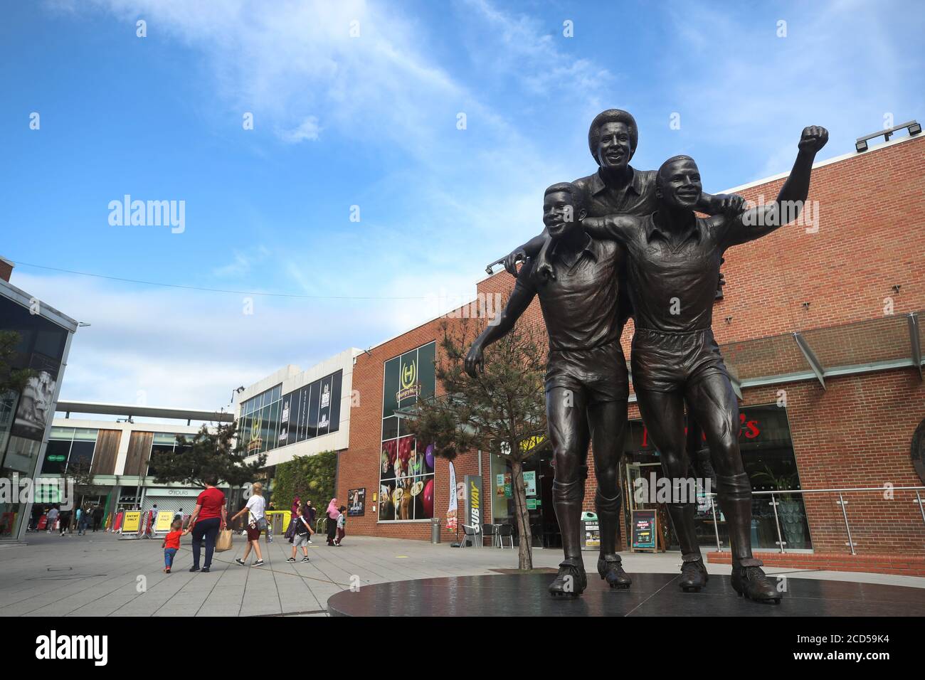 The three degrees statue brendon batson hi-res stock photography and ...