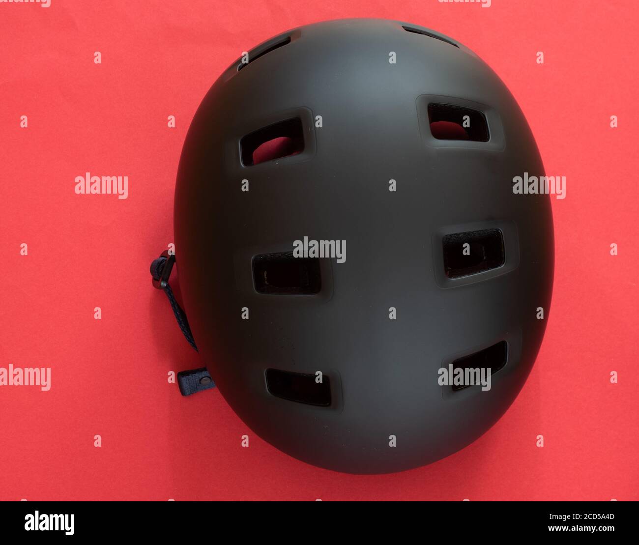 Red cycle helmet hi-res stock photography and images - Alamy
