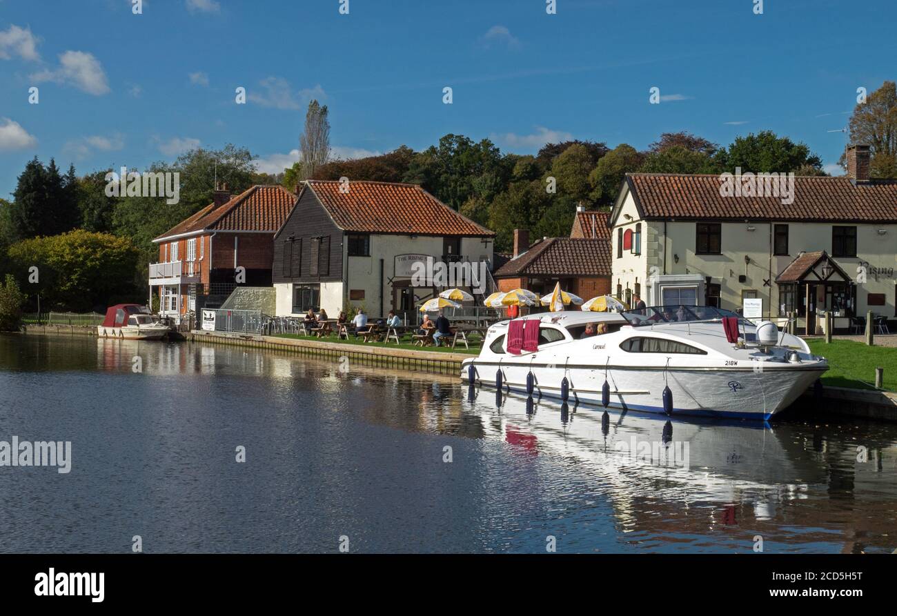 Norfolk broads pub hi-res stock photography and images - Alamy