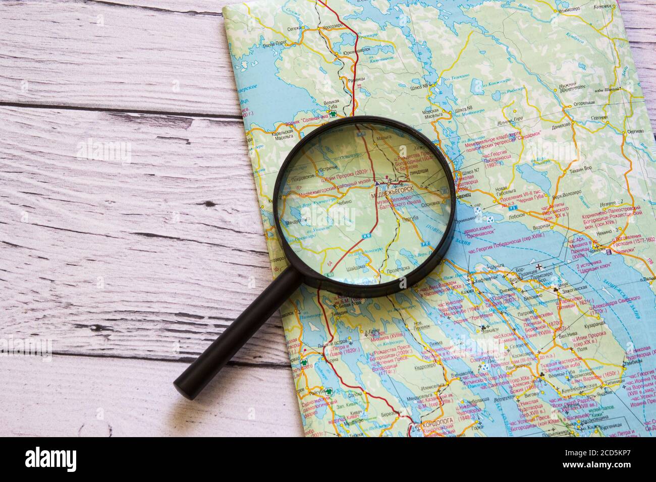 Magnifying glass world explorer hi-res stock photography and images - Alamy