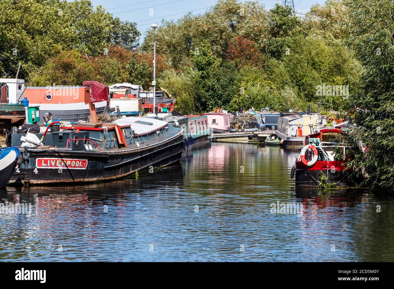 Springfield marina river lea river hi-res stock photography and images ...