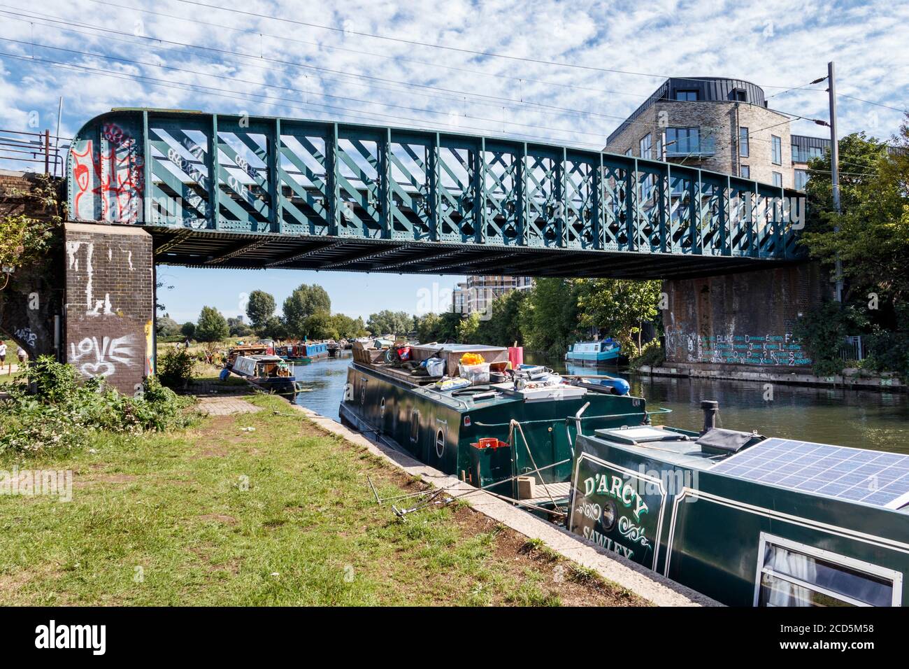 Railway bridge over the River Lea at Clapton, London, UK Stock Photo ...