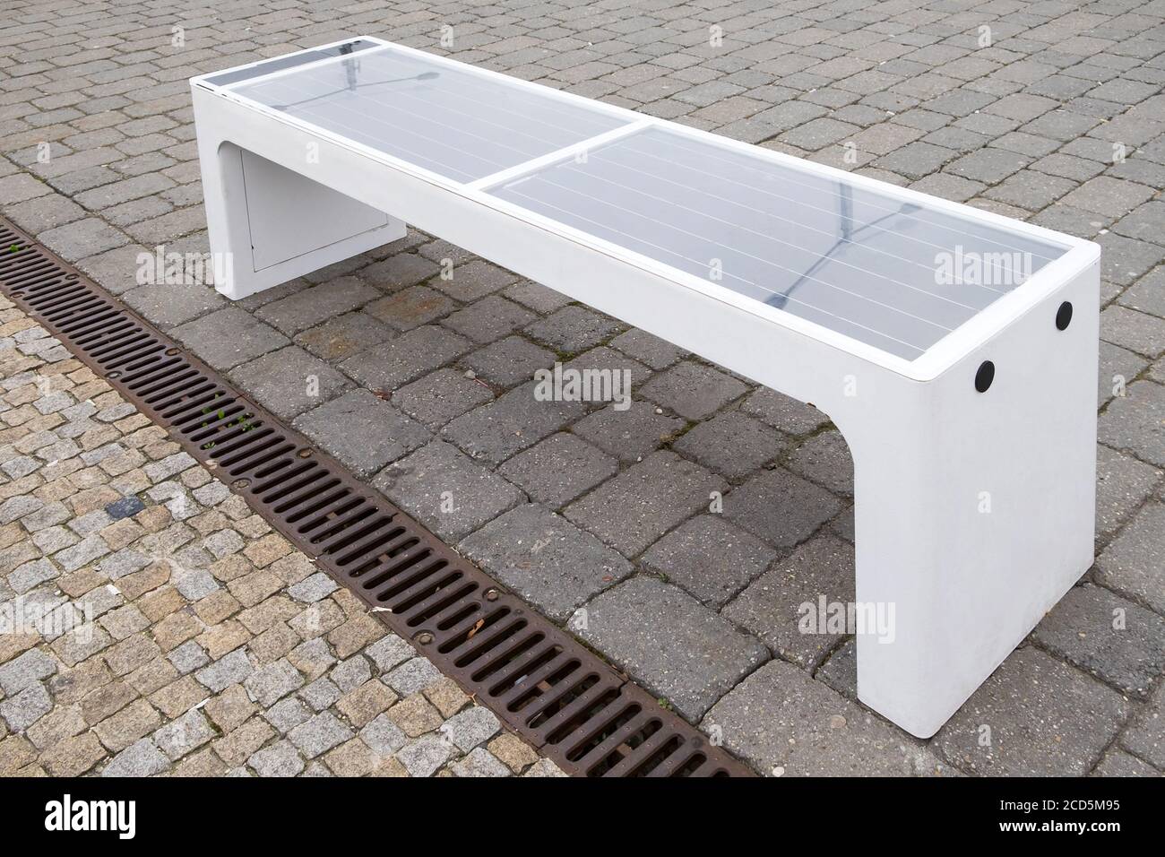 Solar charge devices hi-res stock photography and images - Alamy