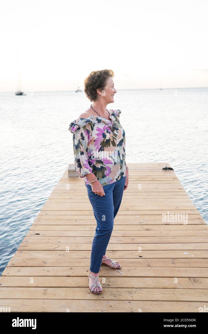 Woman chic hi-res stock photography and images - Alamy