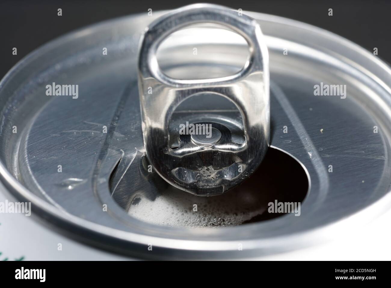 Metal can with a pull top tab hi-res stock photography and images - Alamy