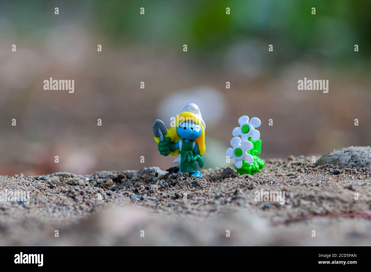 Smurfette hi-res stock photography and images - Alamy
