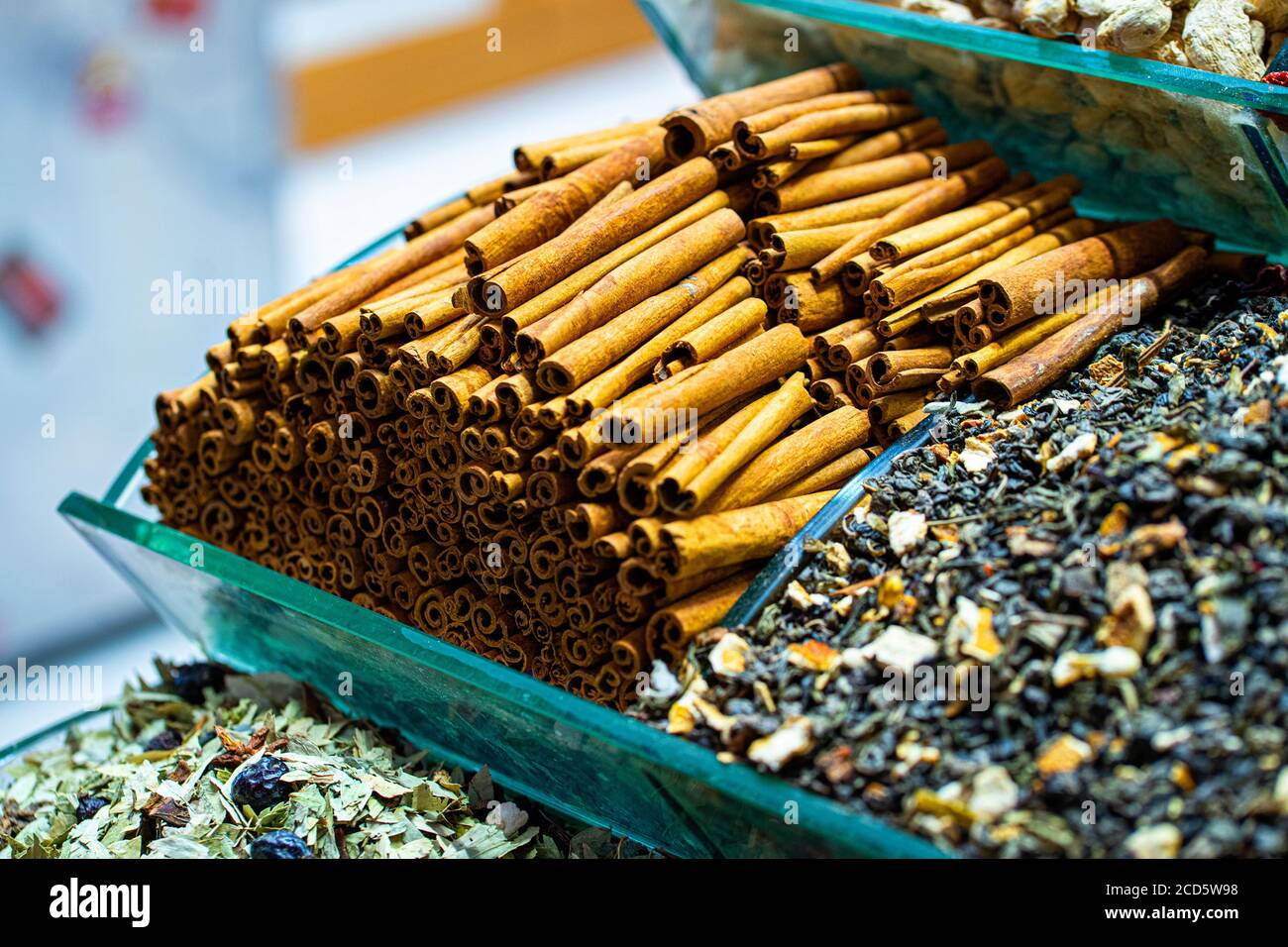 Cinnamon sticks close up hi-res stock photography and images - Alamy