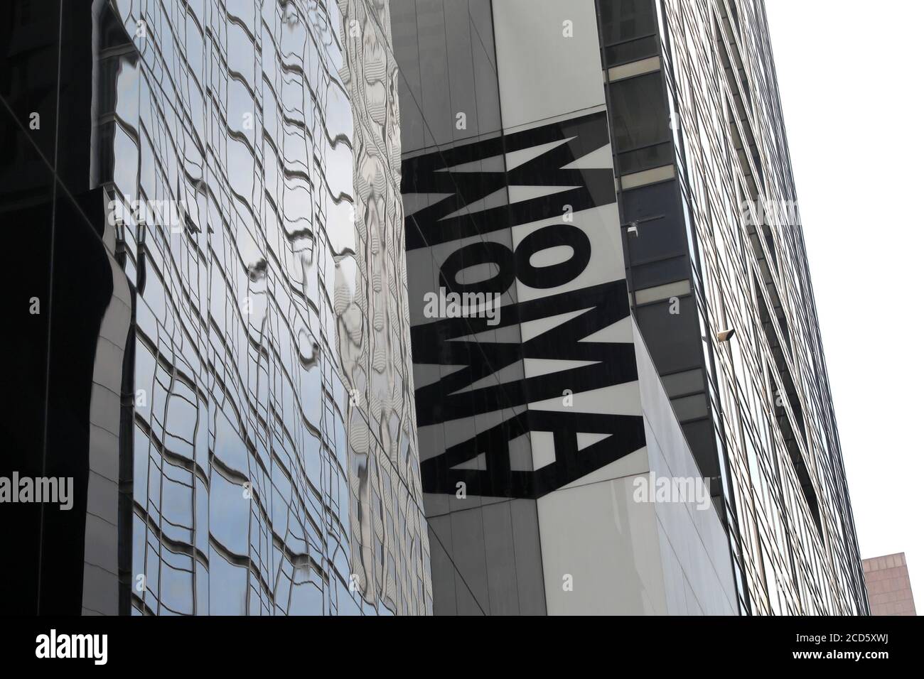 Moma new york exterior hi-res stock photography and images - Alamy