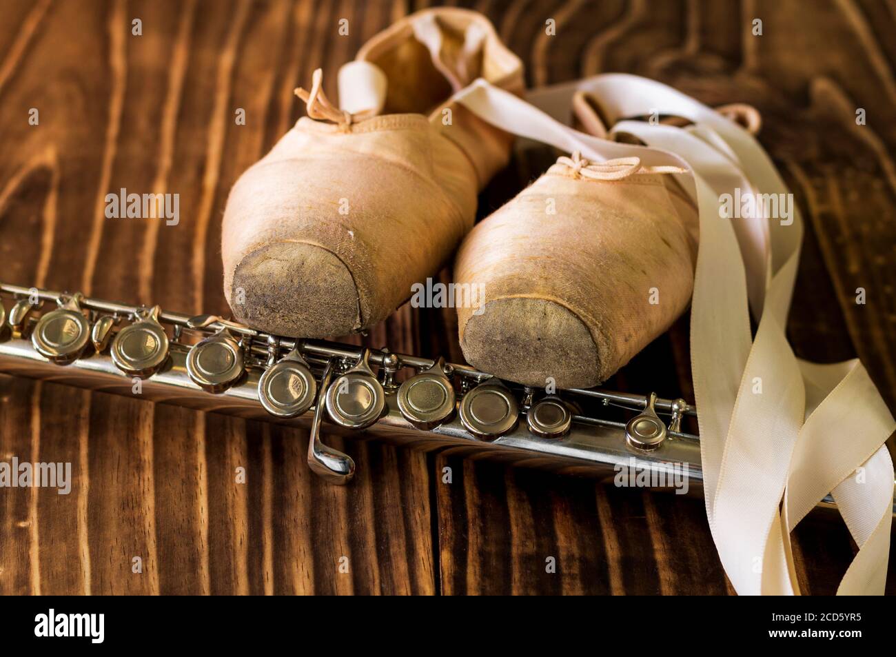 Silver cross flute hi-res stock photography and images - Alamy