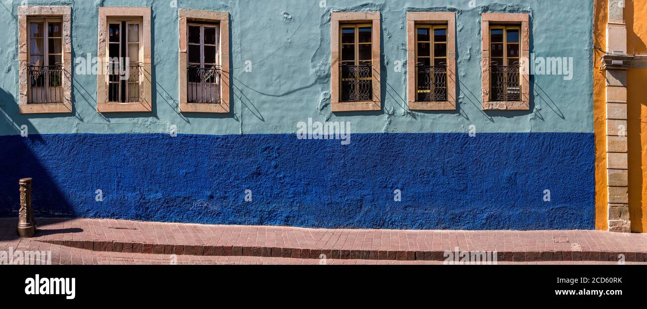 Windows in blue building, Guanajuato City, Mexico Stock Photo - Alamy