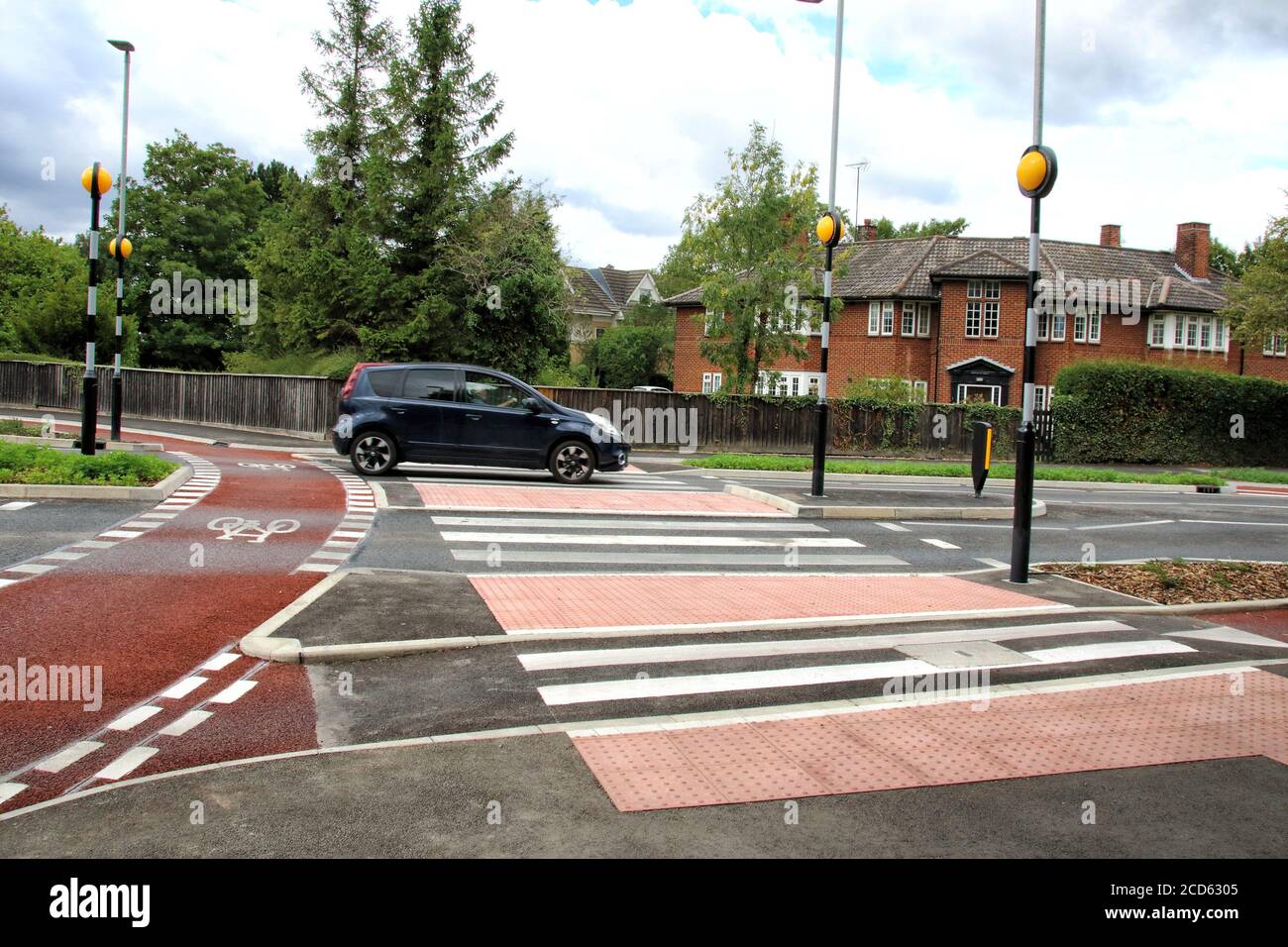 Cambridge, UK. 26th Aug, 2020. Vehicles negotiates their way at the ...
