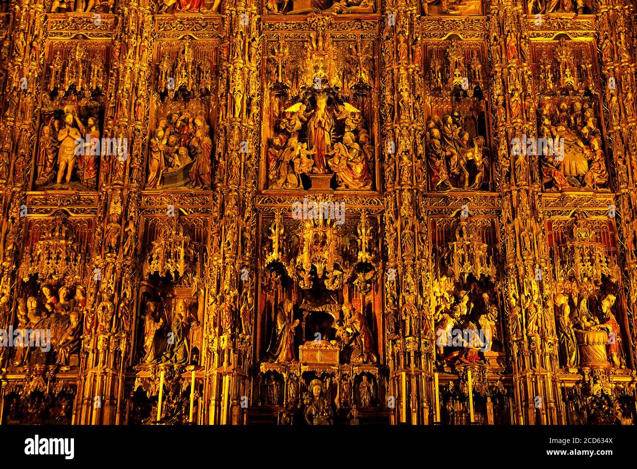 Seville cathedral altar hi-res stock photography and images - Alamy