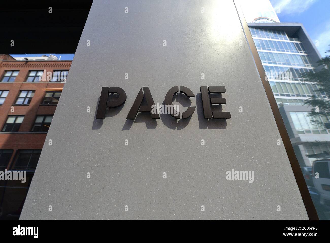 Pace gallery hi-res stock photography and images - Alamy
