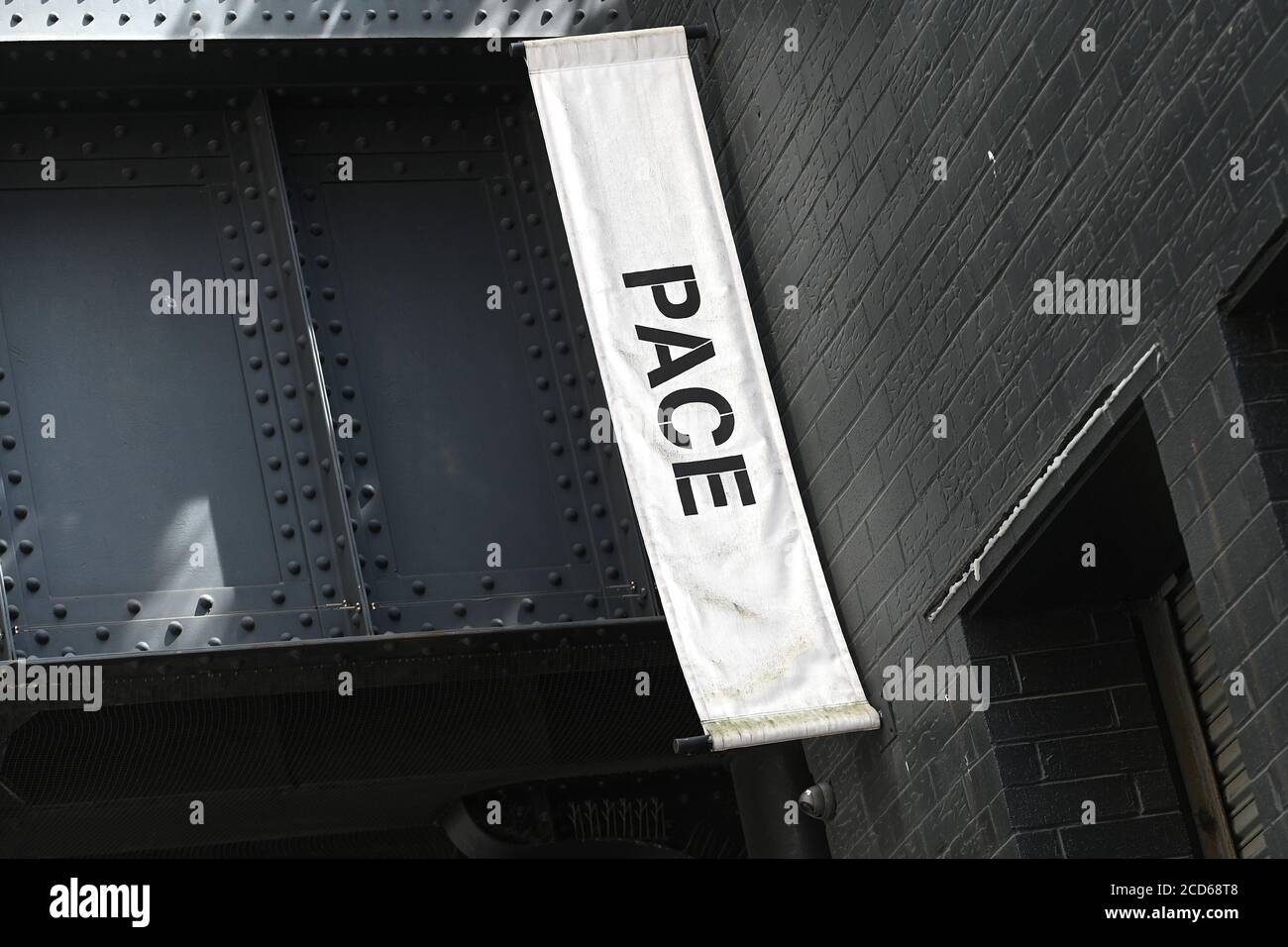 Pace gallery hi-res stock photography and images - Alamy