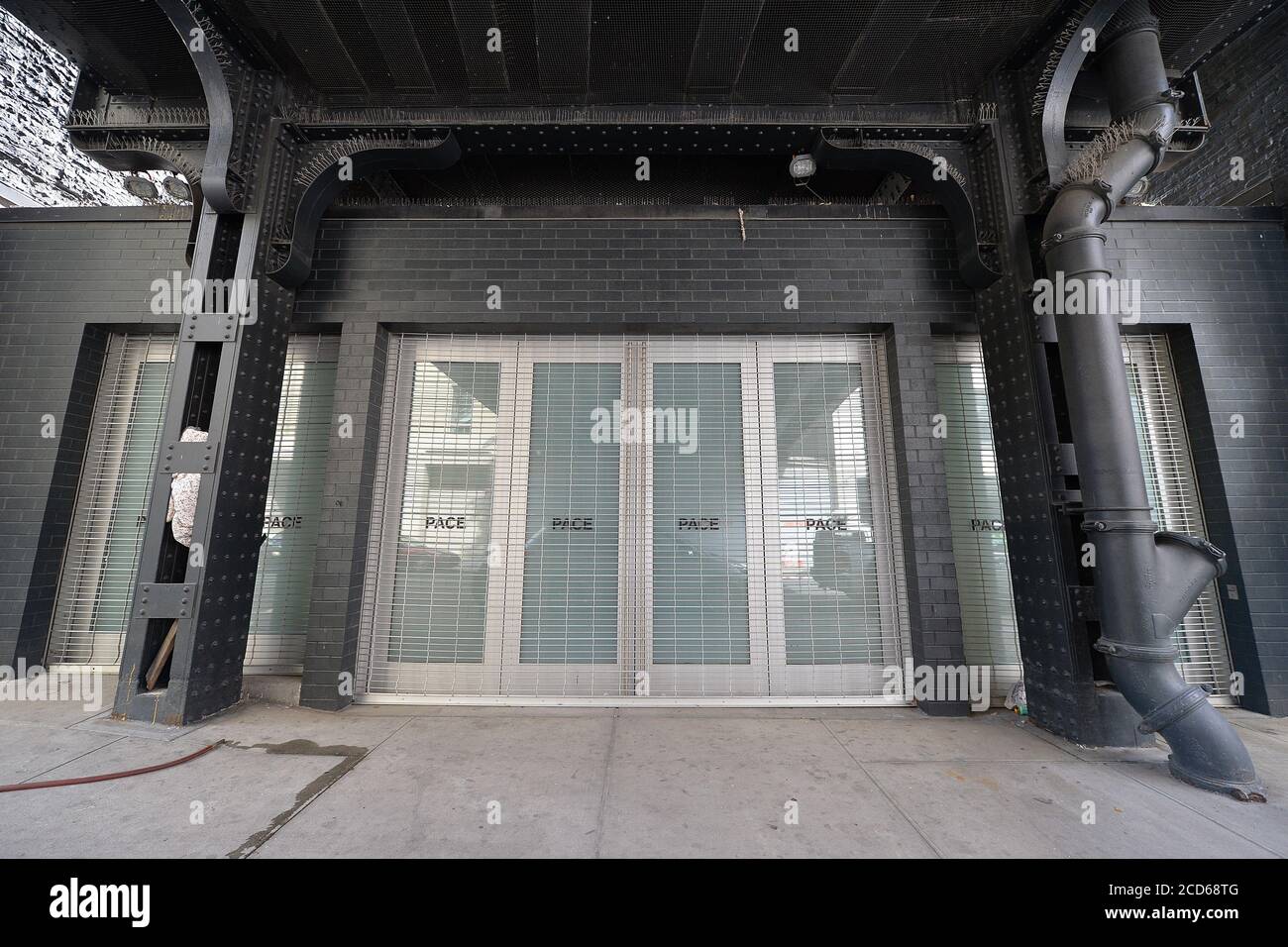 Pace gallery hi-res stock photography and images - Alamy