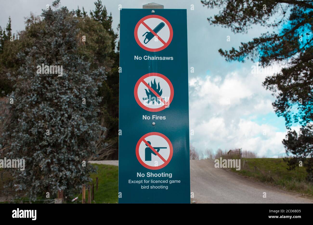 New Zealand Countryside Scenes: iconic road-signs and warnings Stock ...