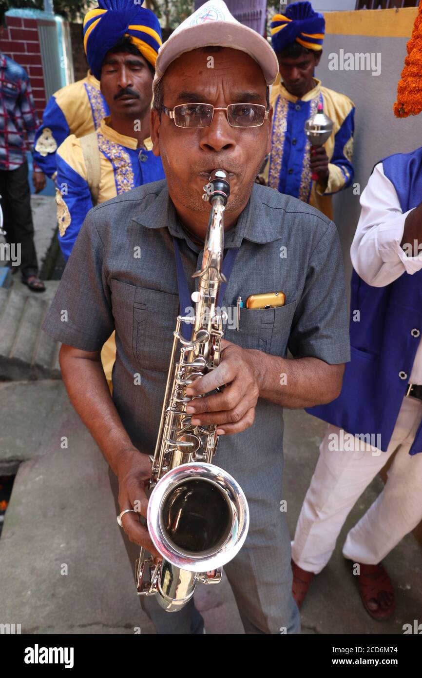 band man in indian wedding playing an instrument Stock Photo - Alamy