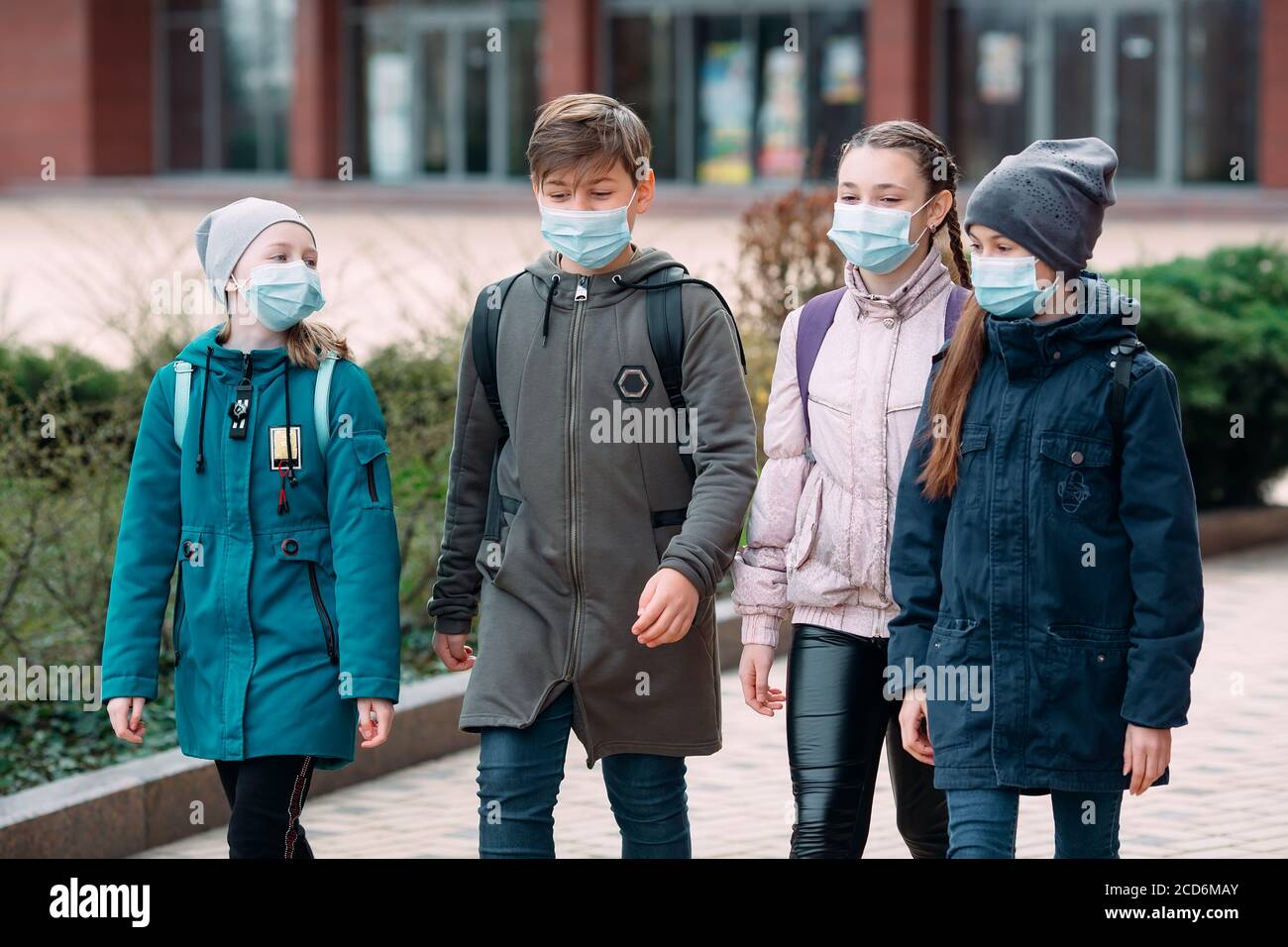 Group schoolchildren in medical masks hi-res stock photography and ...