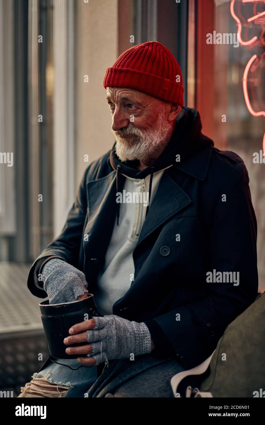 Full homeless shelter hi-res stock photography and images - Alamy