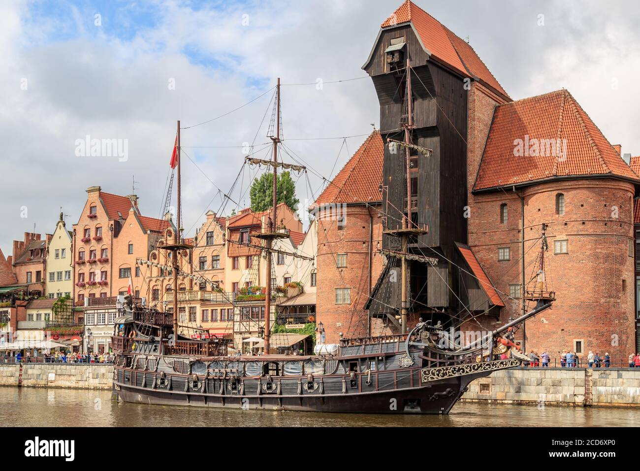 GDANSK, POLEN - 2017 AUGUST 27. Zuraw Crane building at Long Bridge ...